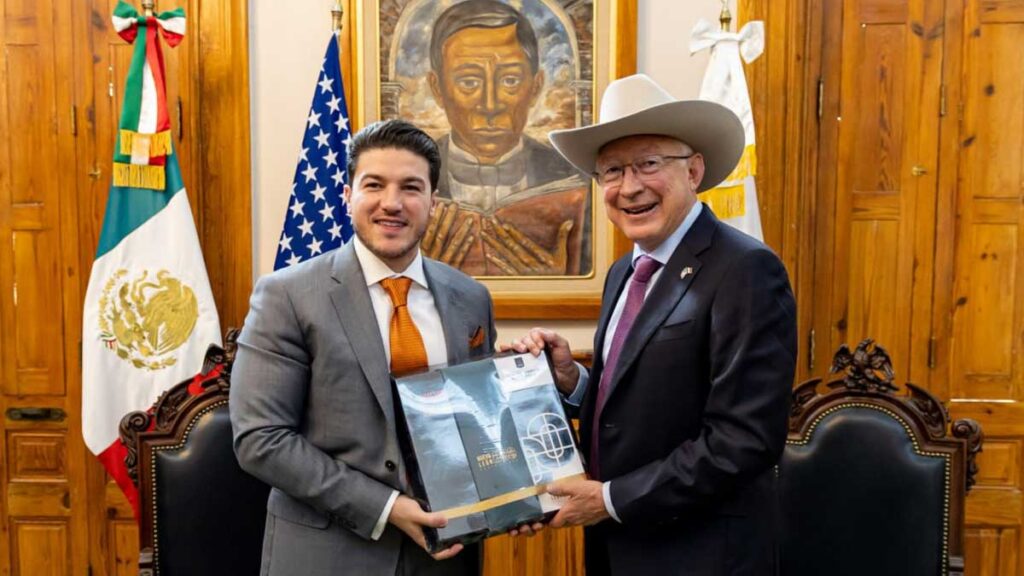 Samuel García y Ken Salazar firman acuerdo para fortalecer la ...